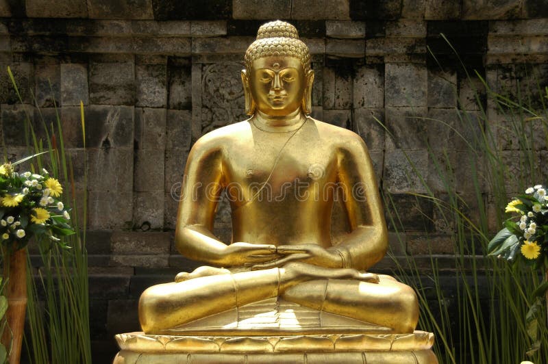 Gyllene Buddha-staty arkivfoto. Bild av sitt, medling - 14855010