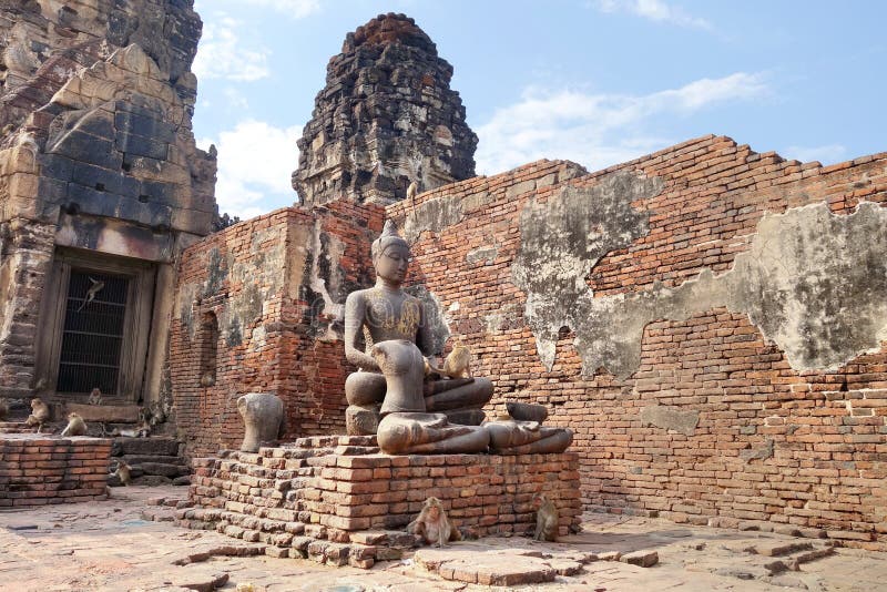 Buddha Image at Phra Prang Sam Yod Stock Photo - Image of bayon, linked ...