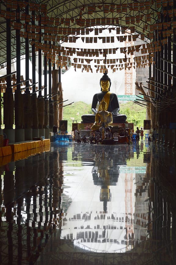 Buddha on reflection editorial stock photo. Image of faith - 43837773
