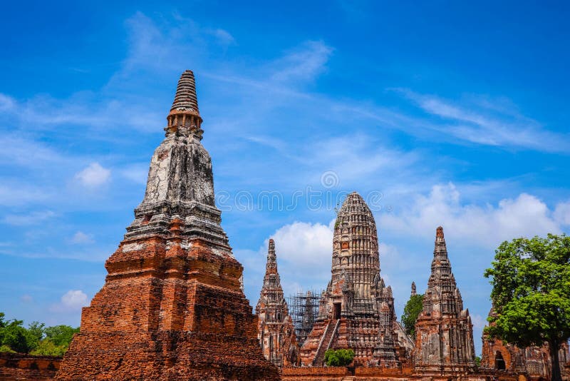 The Buddha Statue and Ancient Remains Stock Photo - Image of buddhism ...