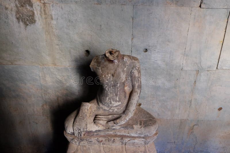 Buddha Statue without a Head. Ancient Damaged Sculpture in Angkor Wat ...