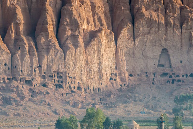 The Buddhas of Bamiyan editorial photo. Image of statue - 67419426