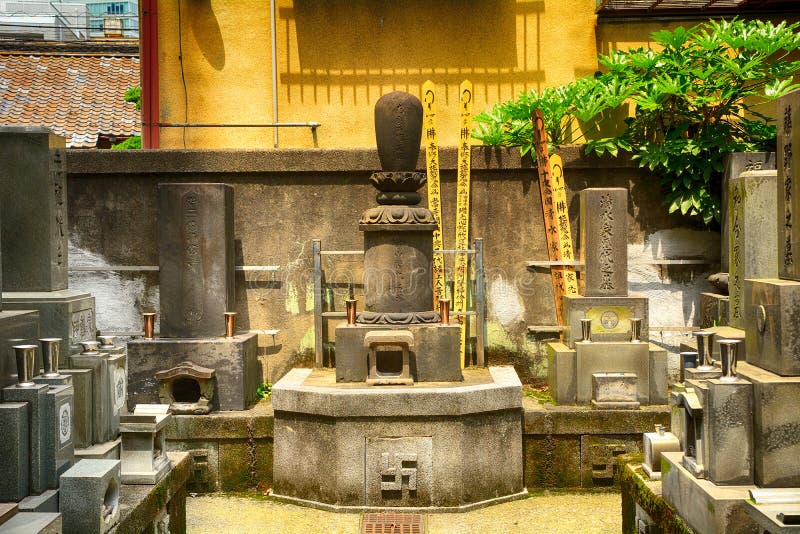 Buddhist Cemetery, Tokyo, Japan Editorial Stock Photo - Image of ...
