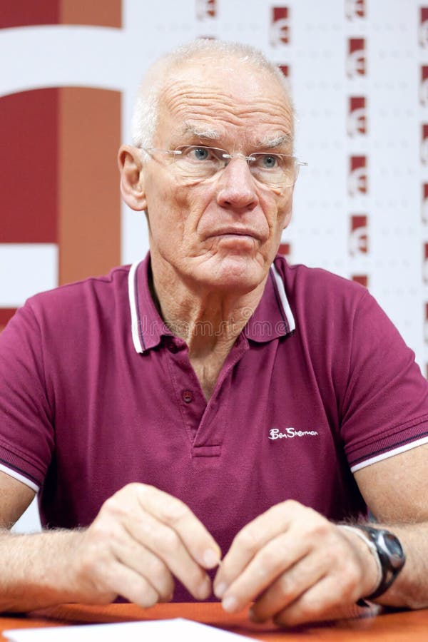 Buddhist Lama Ole Nydahl editorial photo. Image of lecture - 16698591