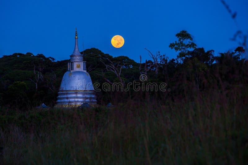 Buddhist Temple and Full Moon Stock Image - Image of buddhism, moon ...