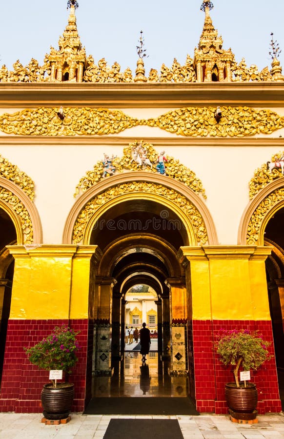 Buddhist temple gate editorial stock photo. Image of beauty - 91943443