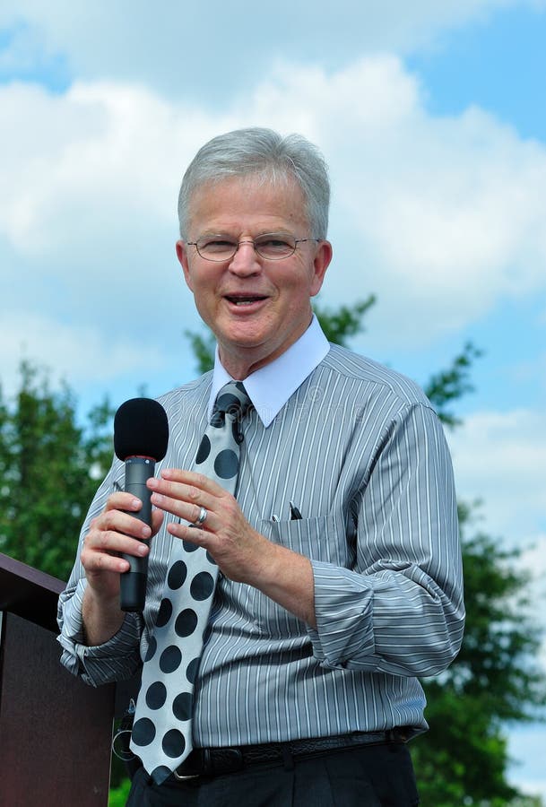 Buddy Roemer on Stage editorial photo. Image of buddy - 21093416