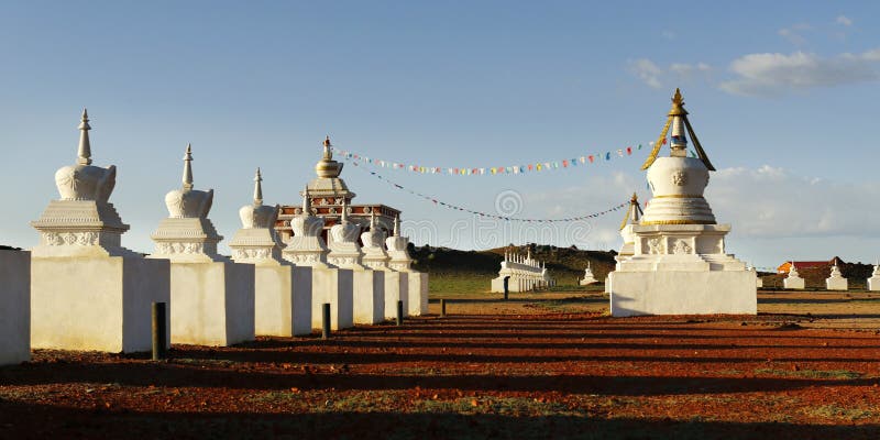 Buddysta Flaga, Buddyjska Stupa W Sri Lance, Zdjęcie Stock - Obraz ...
