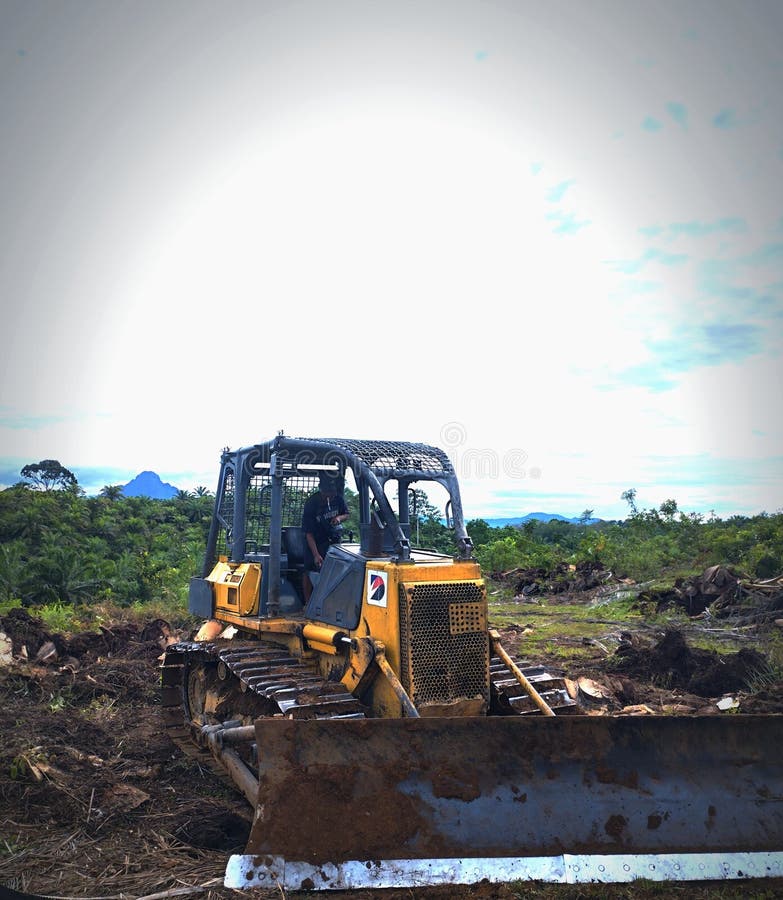 Budozer Komatsu D68ESS editorial stock photo. Image of truck - 266811488