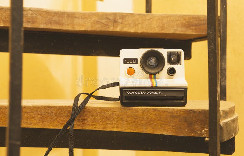 Polaroid 1000 Instant Camera 70-80 Years Old Editorial Image - Image of ...