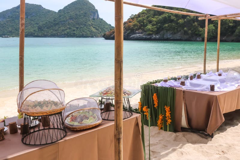 Buffet on the Beach , Line Set Up for Lunch at Tropical Stock Photo ...