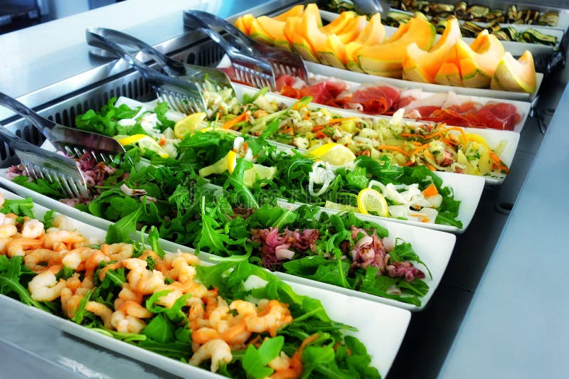 Plateaux Avec La Nourriture Dans La Cantine Du Restaurant De Libre ...