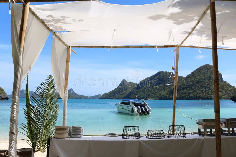 Buffet Lunch Set on the Beach. Stock Photo - Image of dinnerware, hotel ...
