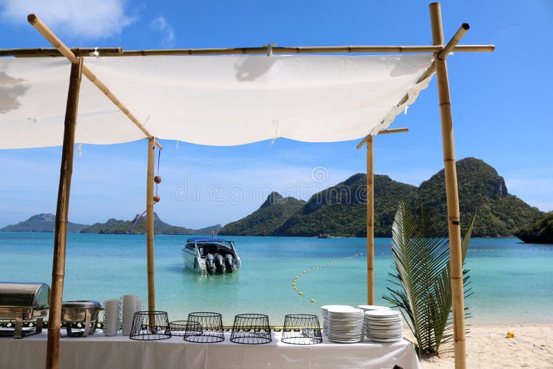 Buffet Lunch Set on the Beach. Stock Image - Image of dinner, beverage ...