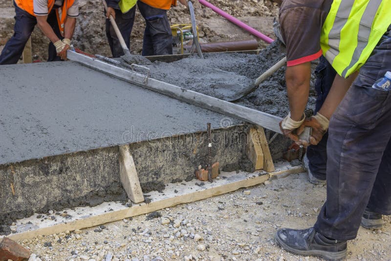 Builders Level Wet Concrete with a Metal Screed 2 Stock Photo - Image ...