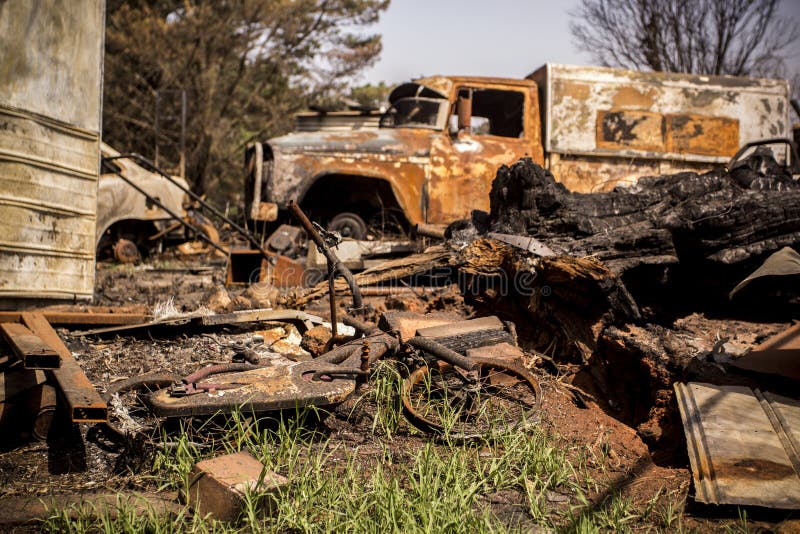 Building and Car Destroyed by Fire during Australian Bushfires Stock ...