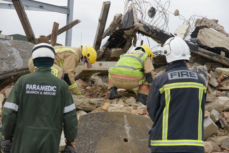 Building Collapse, Disaster Zone Editorial Photo - Image of apartment ...