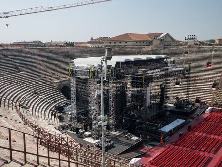 Building a concert stage stock image. Image of concert - 25875939