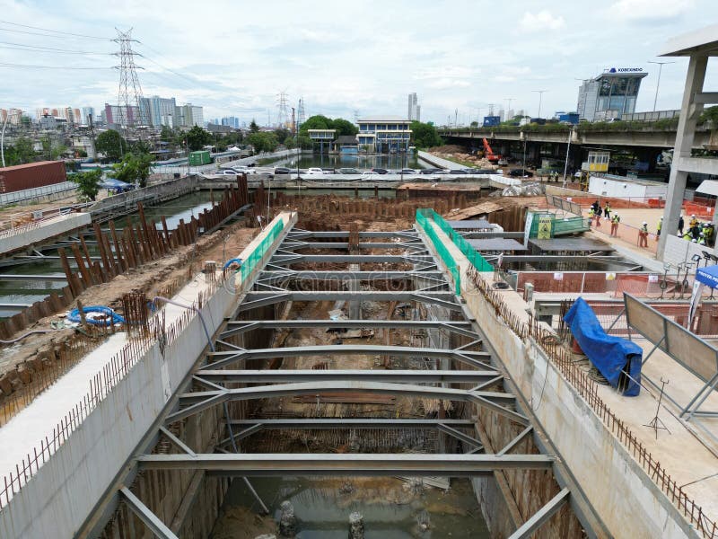 Building Construction Projects in the Middle of the City and on the ...