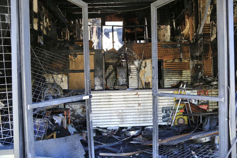 Major Fire Damaged Building Editorial Photo - Image of smoke, dodgers ...