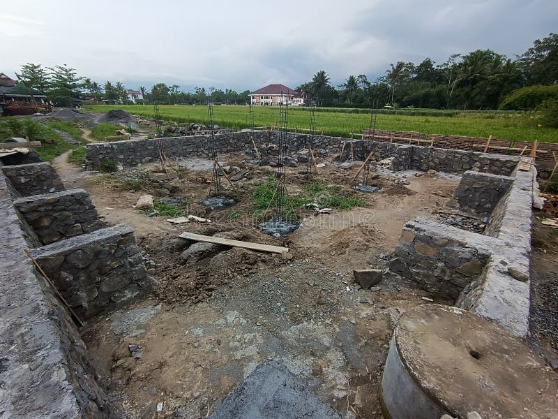Building the Fodation with Stone and Cement , To Make the Building ...
