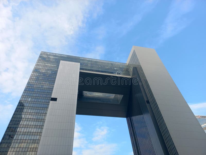 Giant Gate Shaped Building - the Central Government Complex Hong Kong ...