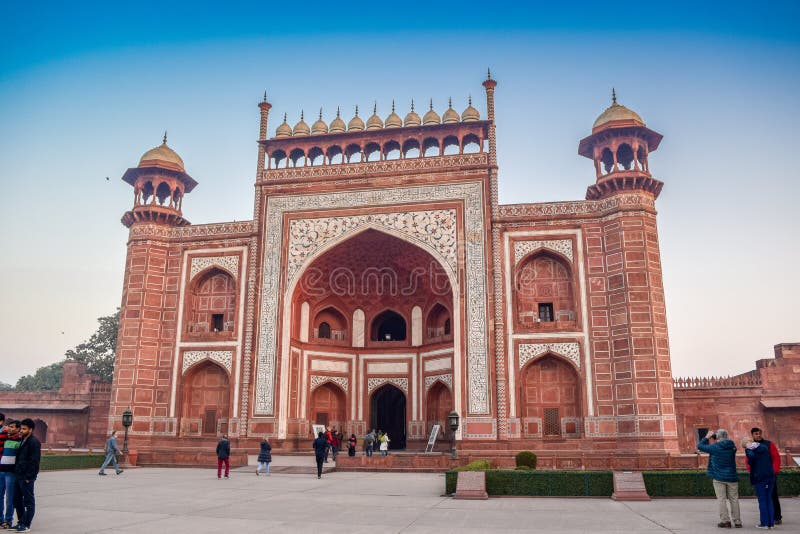 A building in India editorial photography. Image of column - 95549742