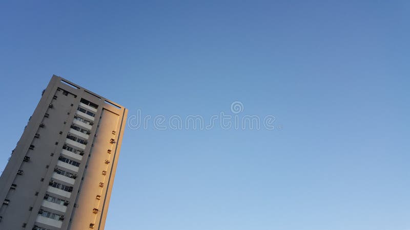 Building on the left side editorial image. Image of blank - 82190035