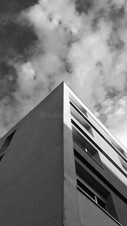 Building Low Angle Architectural Photography with Different Perspective ...