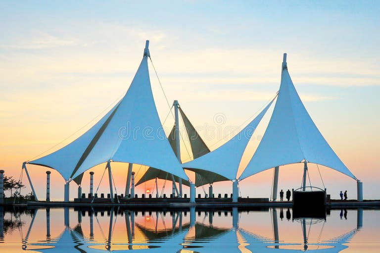 7,329 Ship's Building Stock Photos - Free & Royalty-Free Stock Photos ...