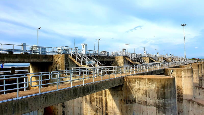 Building, Pasak Chonlasit Dam Stock Photo - Image of chonlasit, blue ...