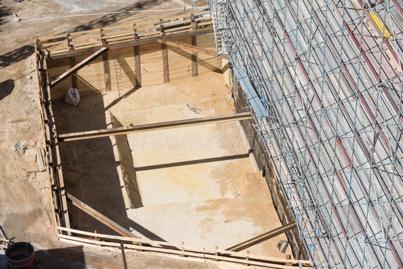 Building_pit стоковое фото. изображение насчитывающей свойство - 122502884