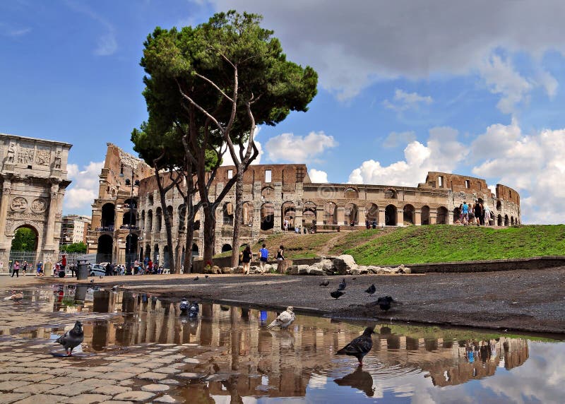 Building of the Roman Colosseum, Italy Editorial Photo - Image of ...