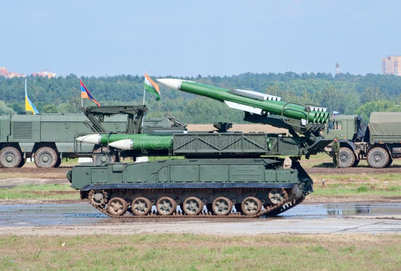 Vrachtwagen Maz-543 (9P117) Lanceerinrichting Met 8K14 Raket Van 9K72 ...