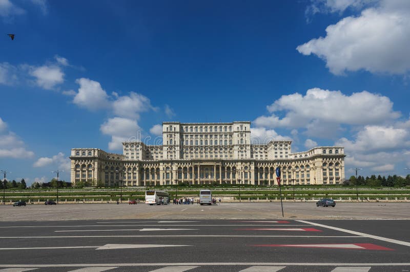Bukarest-Parlaments-Palast stockfoto. Bild von palast - 41219596