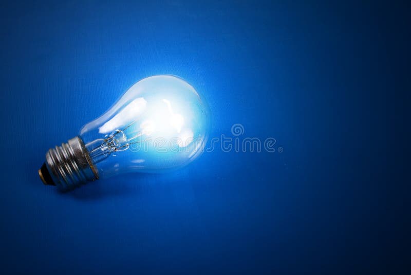 Bulbo eléctrico brillado. foto de archivo. Imagen de pensamiento - 14981298