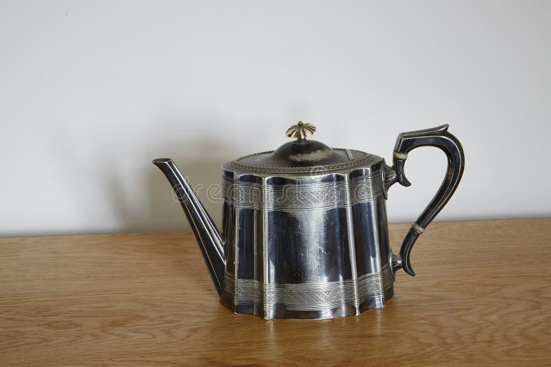 Bule do vintage foto de stock. Imagem de retro, antiguidade - 104333028