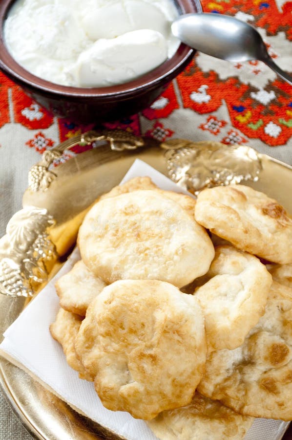 Bulgarisches Mekitsa (oder Mekica) Stockfoto - Bild von nahrung ...