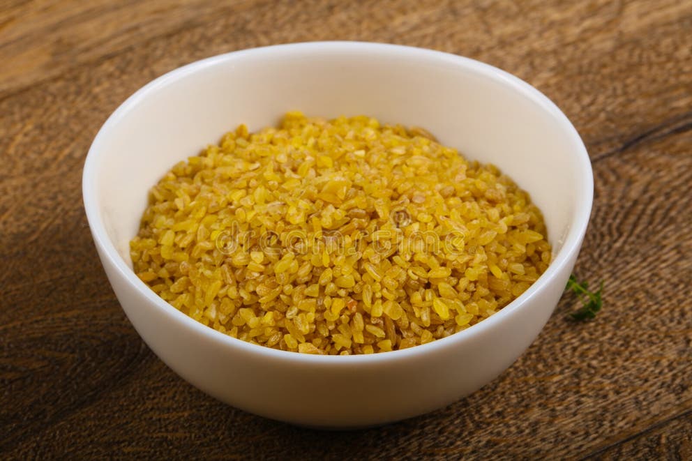 Bulgur cru imagem de stock. Imagem de inteiro, bacia - 112178323