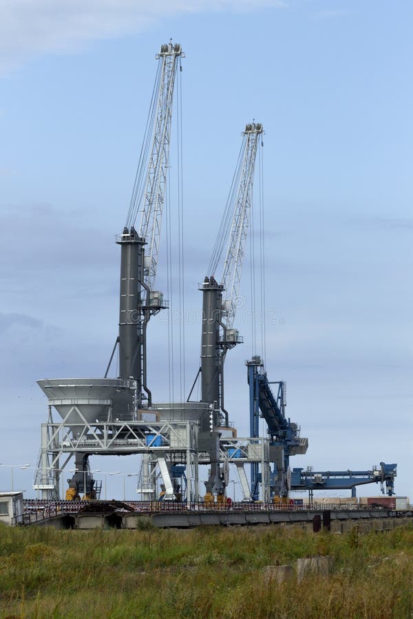 Bulk cargo port stock photo. Image of gray, black, machine - 33695532