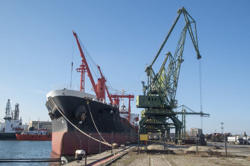 Bulk Cargo Ship with Cranes at Quay with Cranes Editorial Photo - Image ...