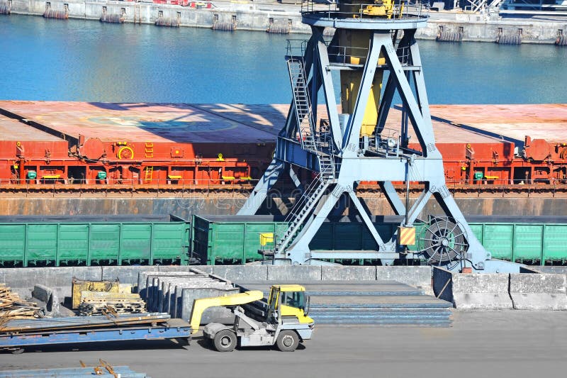 Bulk Cargo Ship and Train Under Port Crane Stock Image - Image of ...