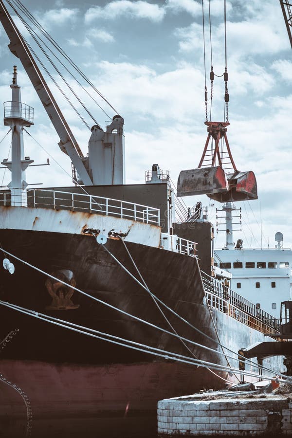 Bulk Carrier Loading at the Port Stock Photo - Image of industrial ...