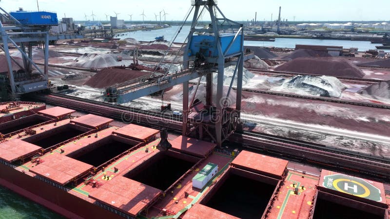 Bulk Carrier Ship Offloading Cargo by Crane for Processing Stock ...