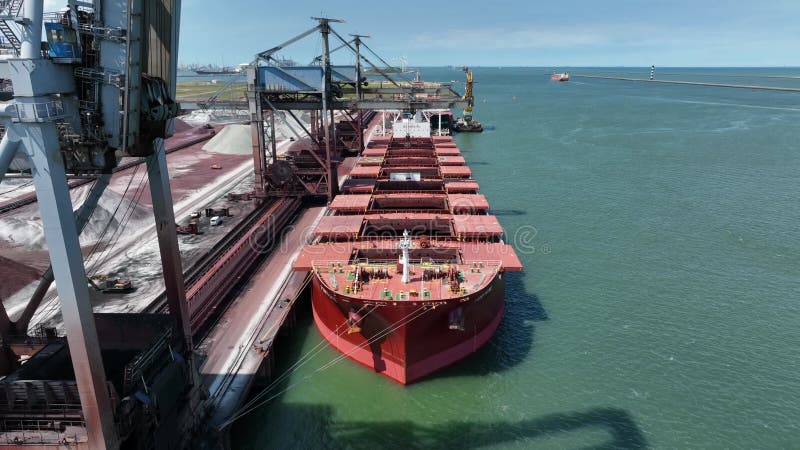 Bulk Carrier Ship Offloading Cargo by Crane for Processing Stock ...