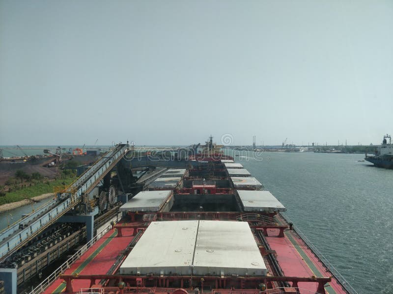 A Bulk Carrier Ship Opening it S Hatch To Loading Cargo Stock Photo ...