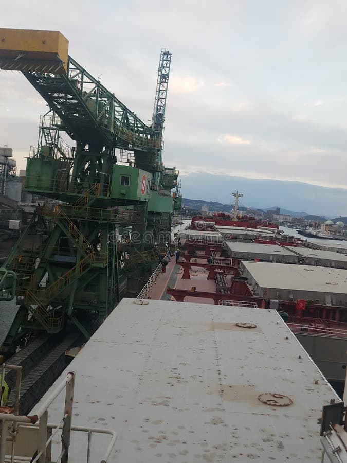 Bulk Carrier Ship Opening it S Hatch To Load Coal Cargo Stock Photo ...
