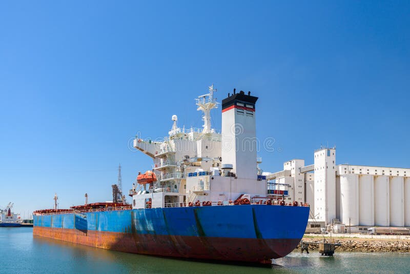 Bulk Carrier Ship Unloading By Crane Stock Photo - Image of ship ...