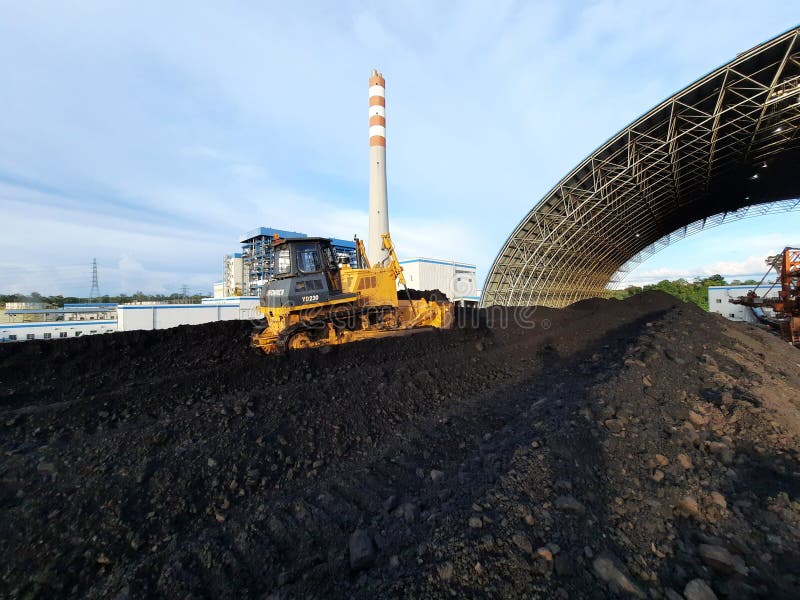 Bulldozer Prepare Coal Yard Editorial Photo - Image of infrastructure ...