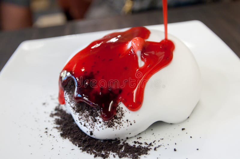 Bun Sprinkle Powder Chocolate Pour Strawberry Stock Image - Image of ...